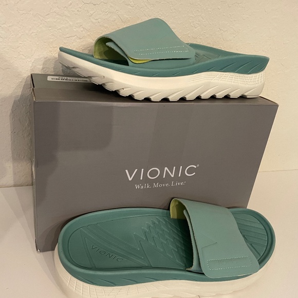 Vionic Shoes Nib Vionic Rejuvenate Recovery Sandalsslides In Skyway